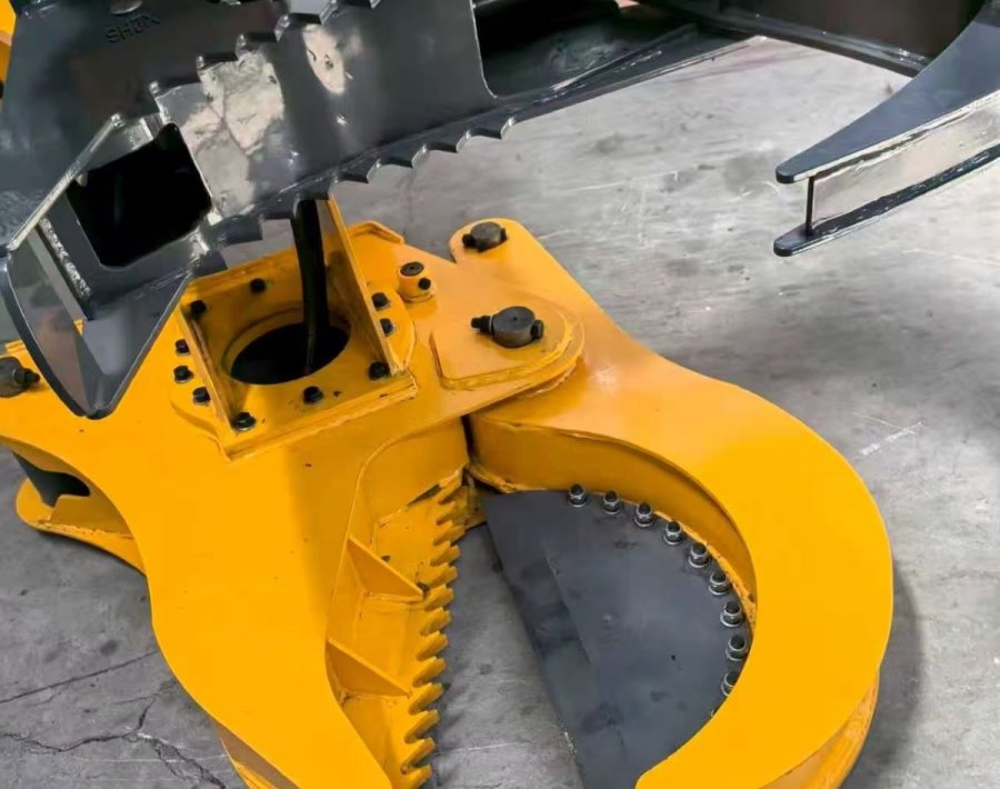 Excavator Attachment - Wood Grabbing Clamp